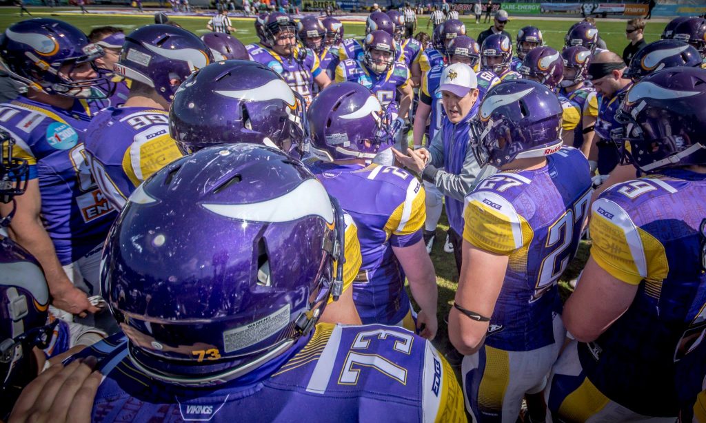 Head Coach Chris Calaycay im Gespräch – VIENNA VIKINGS Archiv